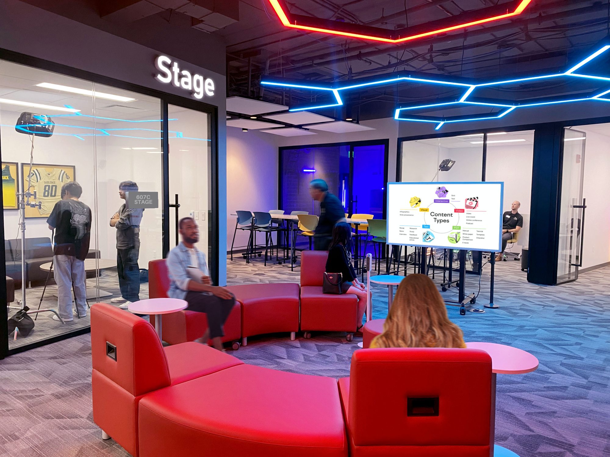 Saddleback High School Digital Media Lab - Westgroup Designs